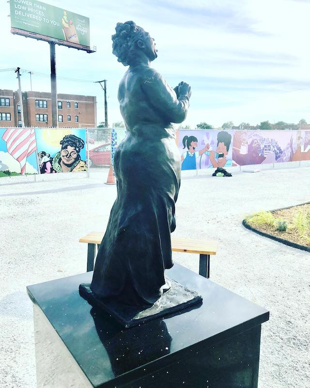 La chanteuse Mahalia Jackson immortalisée avec une statue ! (photos)