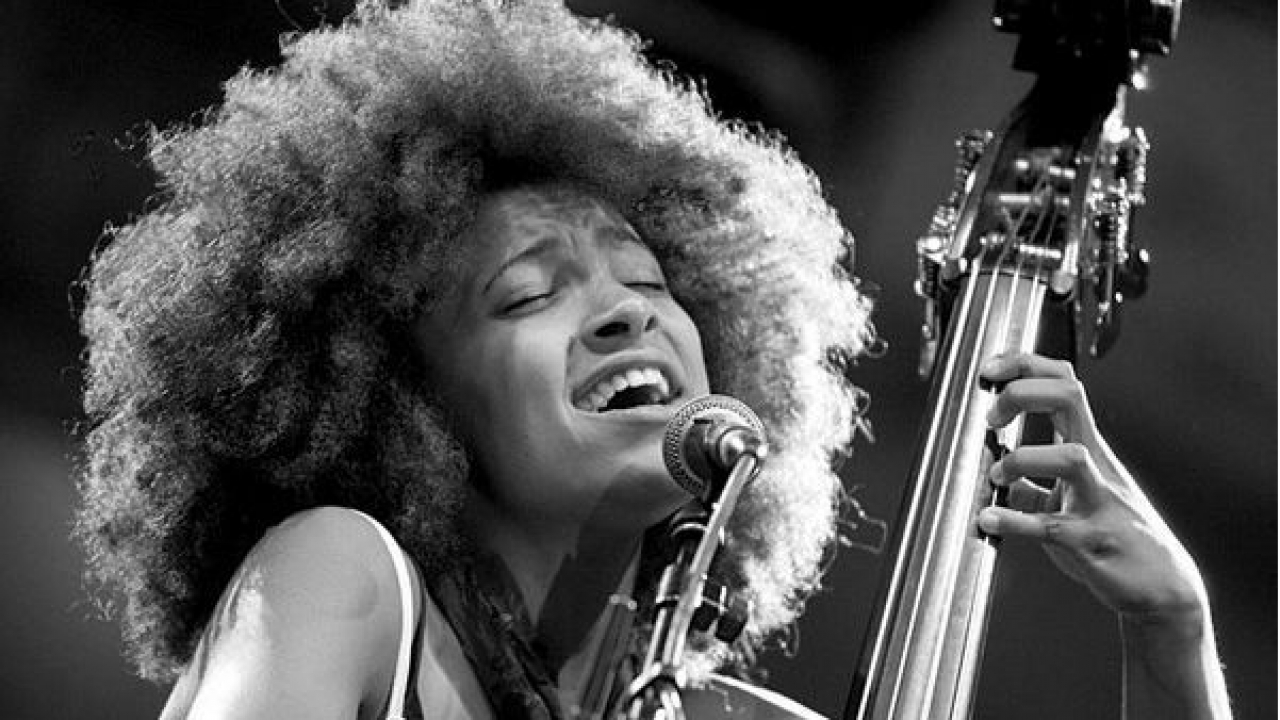 ESPERANZA SPALDING : Sa biographie, ses albums, ses concerts ESPERANZA SPALDING : Sa biographie, ses albums, ses concerts