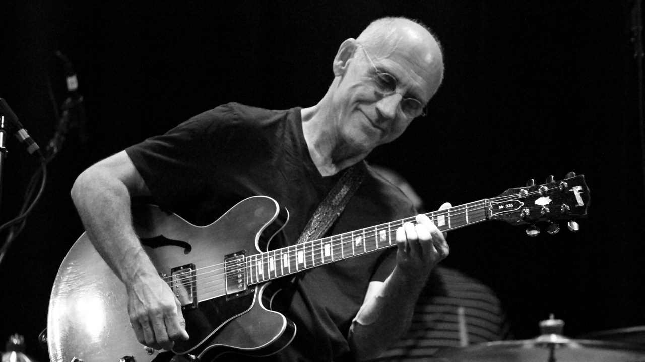 LARRY CARLTON : Sa biographie, ses albums, ses concerts LARRY CARLTON : Sa biographie, ses albums, ses concerts