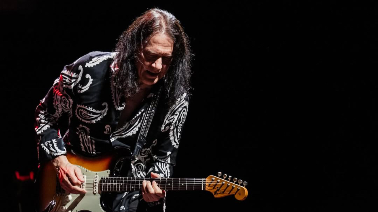 Robben Ford revient en 2026 avec "Two Shades of Blue", un album aux ...